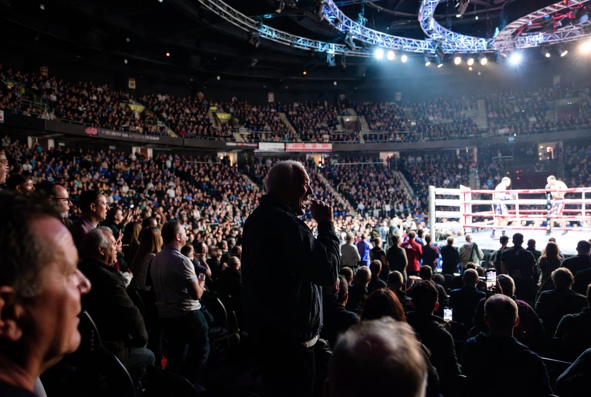 Here is how Boxers and MMA Fighters reacted to Controversial Usyk ...